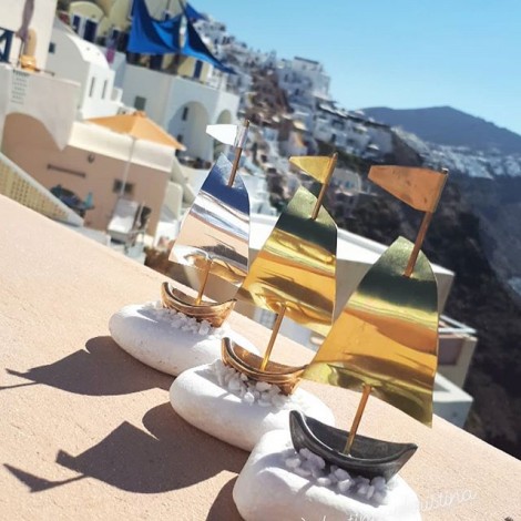Καραβάκι μεταλλικό μοντέρνο σχέδιο,με ιδιαίτερο πανί